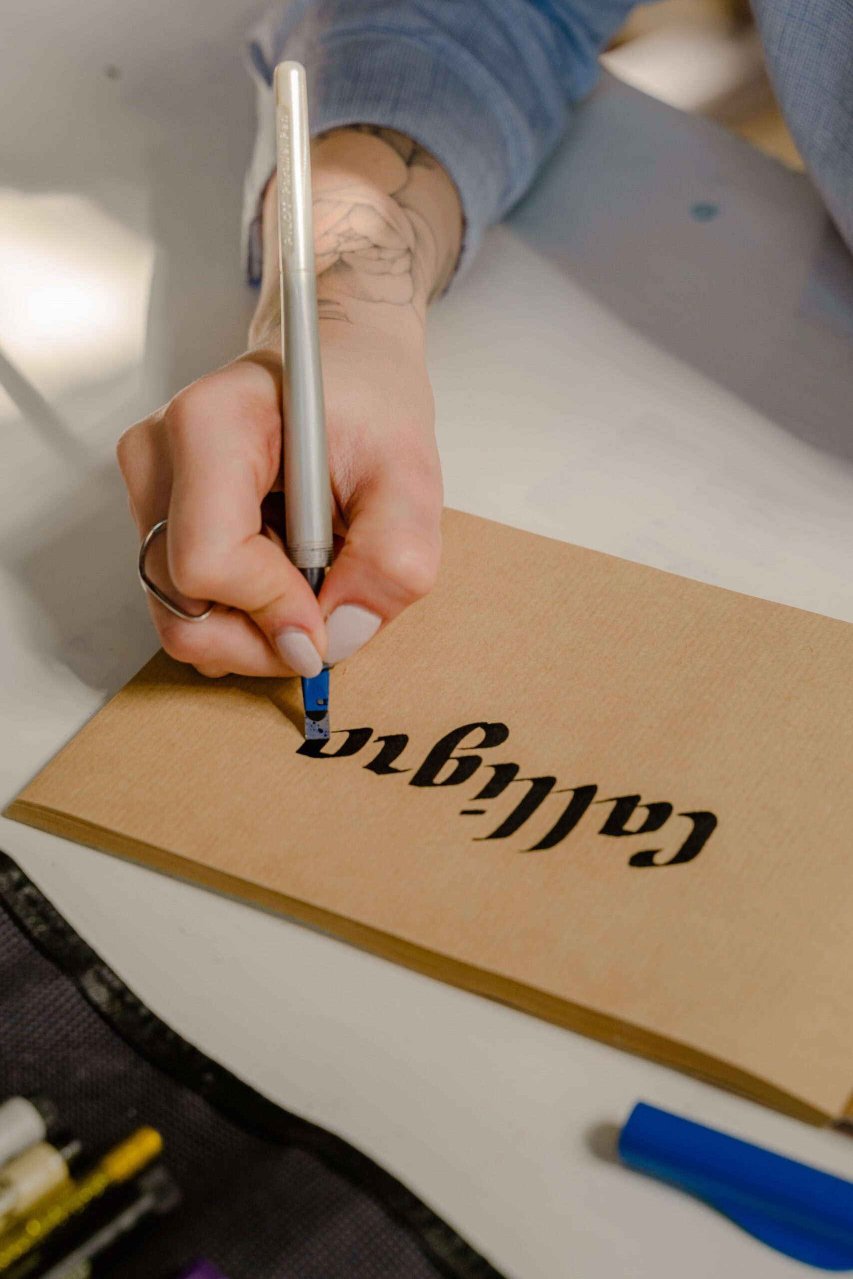 Caligrafia: Ghid complet și instrumente necesare - Dacris