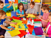 Activități cu hârtie creponată: 5 idei creative pentru copii - flori ...